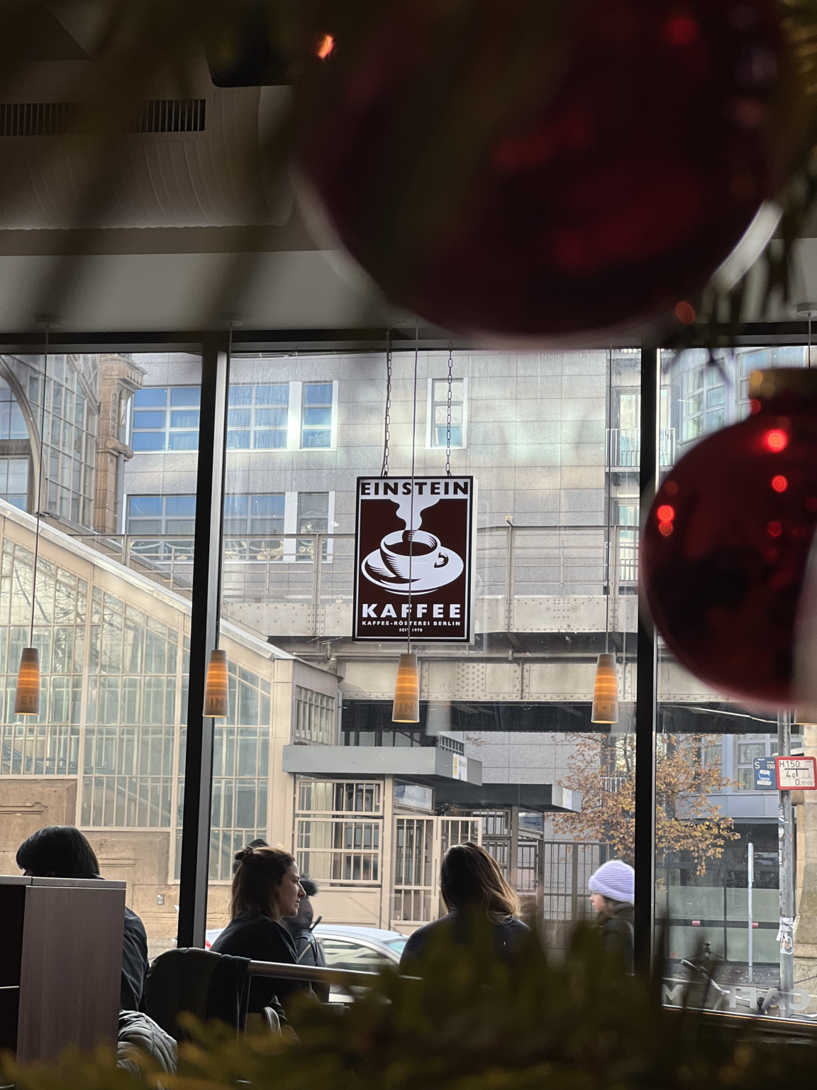 Café an der East Side Gallery / Potsdamer Straße - EINSTEIN KAFFEE